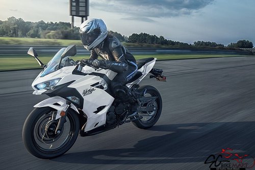 The Kawasaki Ninja 400 just turn into a white horse - SGBikemart