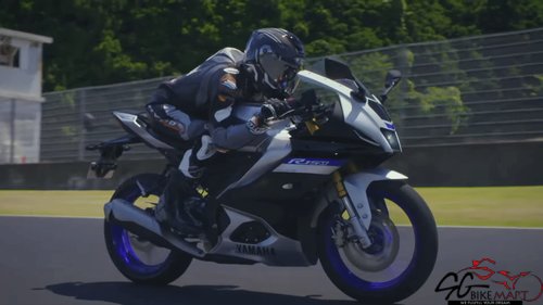 Experience the Thrilling Power of the 2023 Yamaha YZF R15M Class 2B ...
